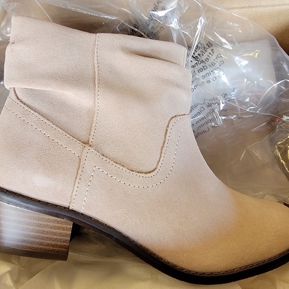 Vionic | Shoes | Vionic Kanela Womens Weather Resistant Heeled Bootie ...